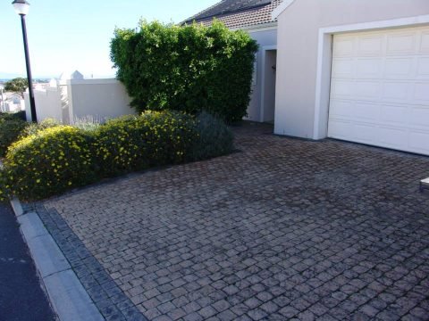 Cobblestones (100mm x 100mm x 50mm)- Charcoal (100 Pcs/M2) SKU019 ...