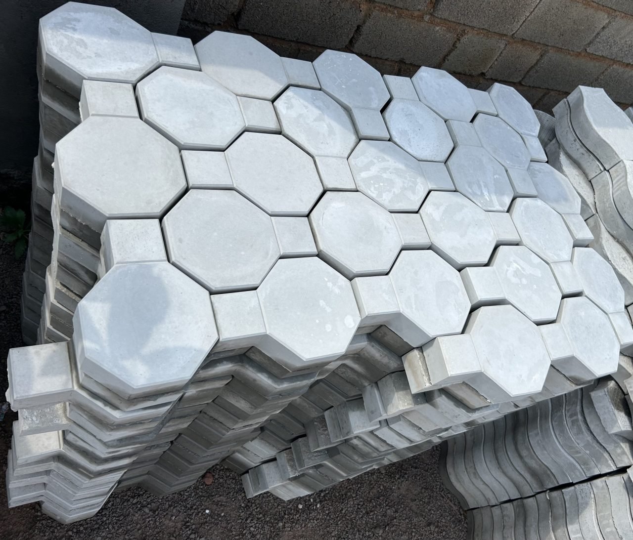 The MayBach Smart Paver (240 x 180 x 60mm)-Light Grey (29 Pcs/M2 ...