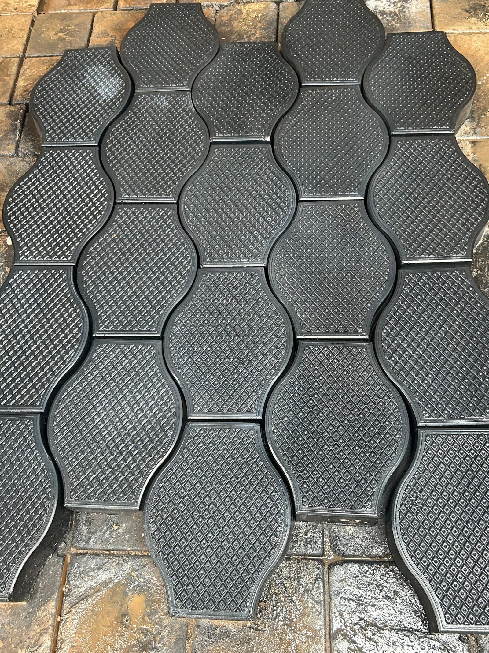 Pot Wave Smart Paver (285 x 225 x 60mm)-Black (20 Pcs/M2) SKU124 ...