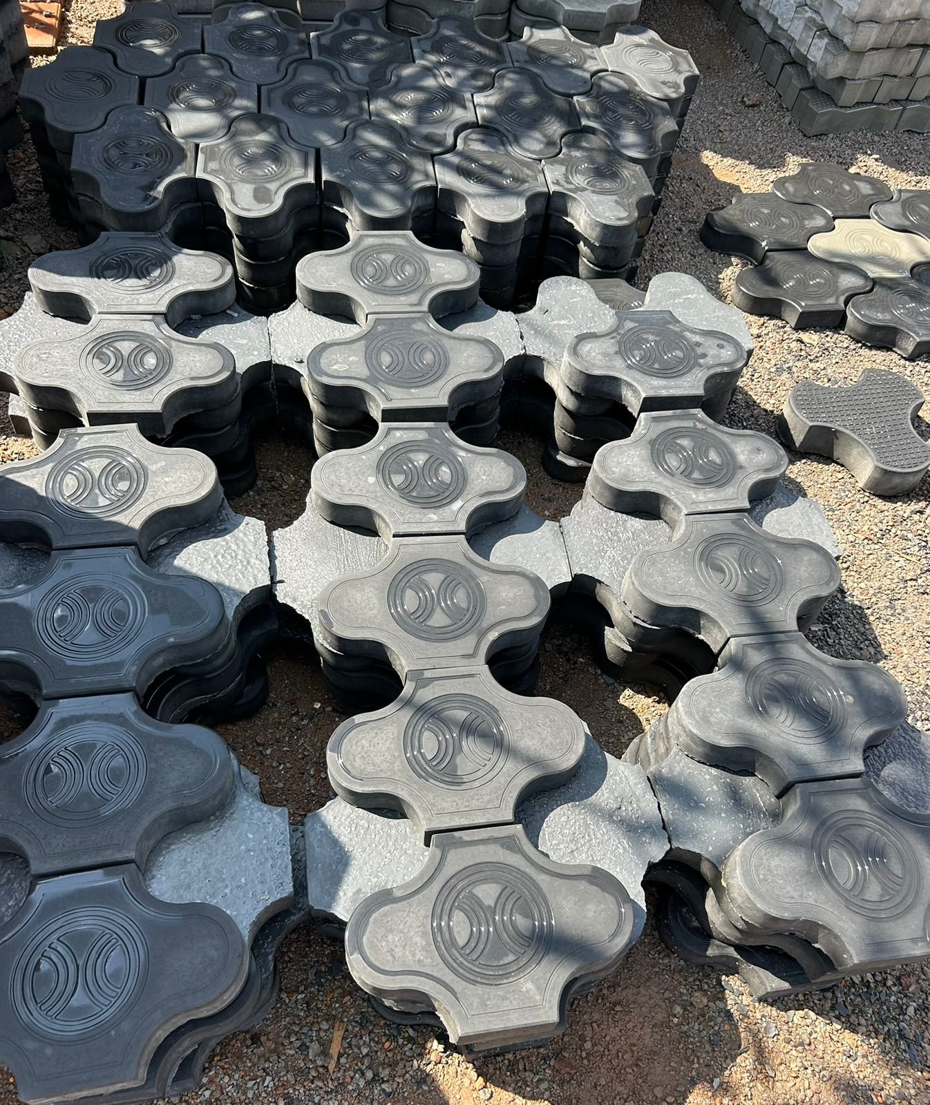 Twin Belly Smart Paver (300x200x50mm)-Black (25 Pcs/M2) SKU092 - iConic ...