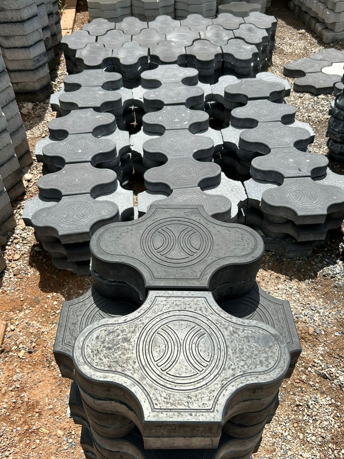 Twin Belly Smart Paver (300x200x50mm)-Black (25 Pcs/M2) SKU092 - iConic ...