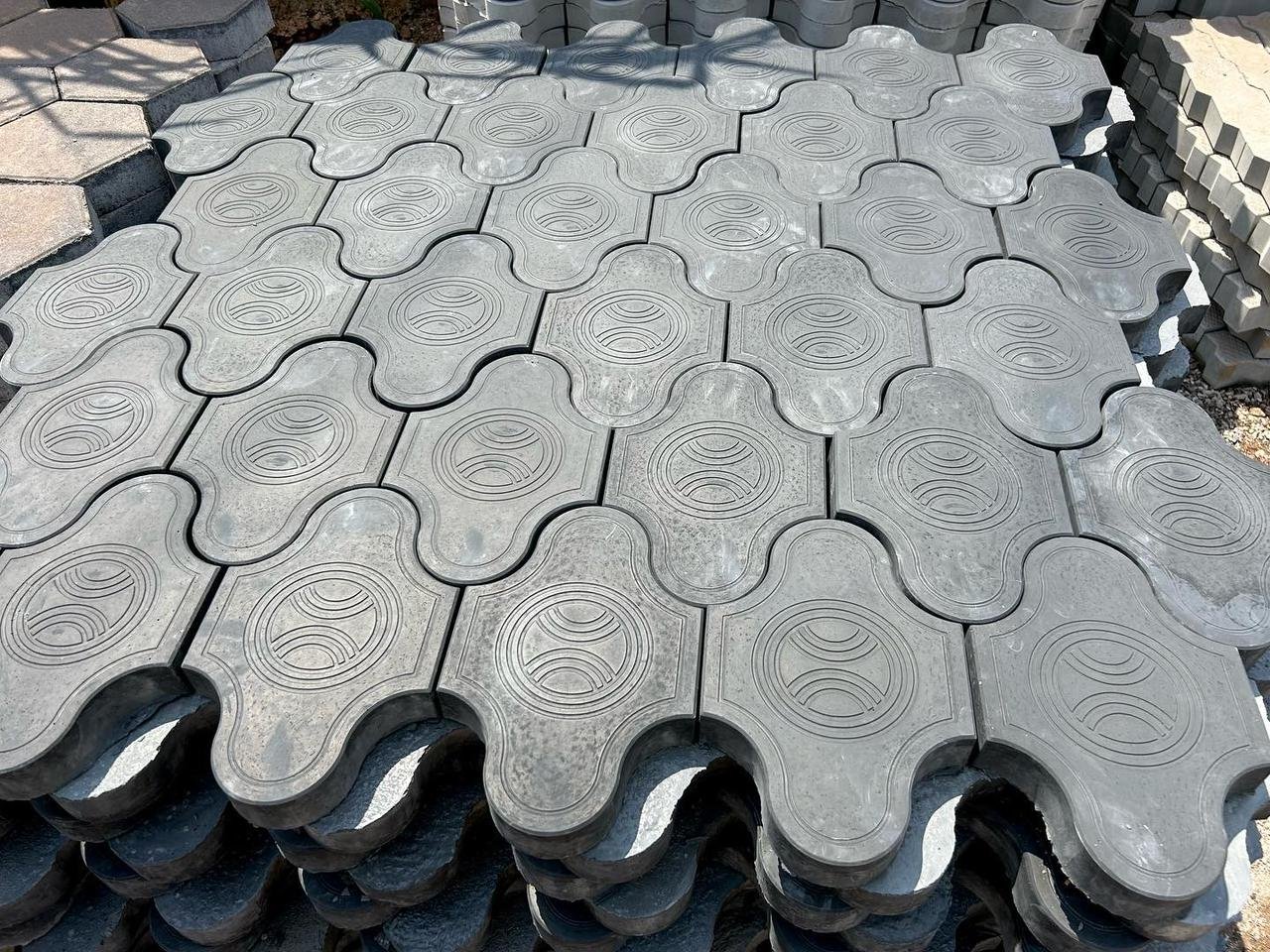 Twin Belly Smart Paver (300x200x50mm)-Black (25 Pcs/M2) SKU092 - iConic ...