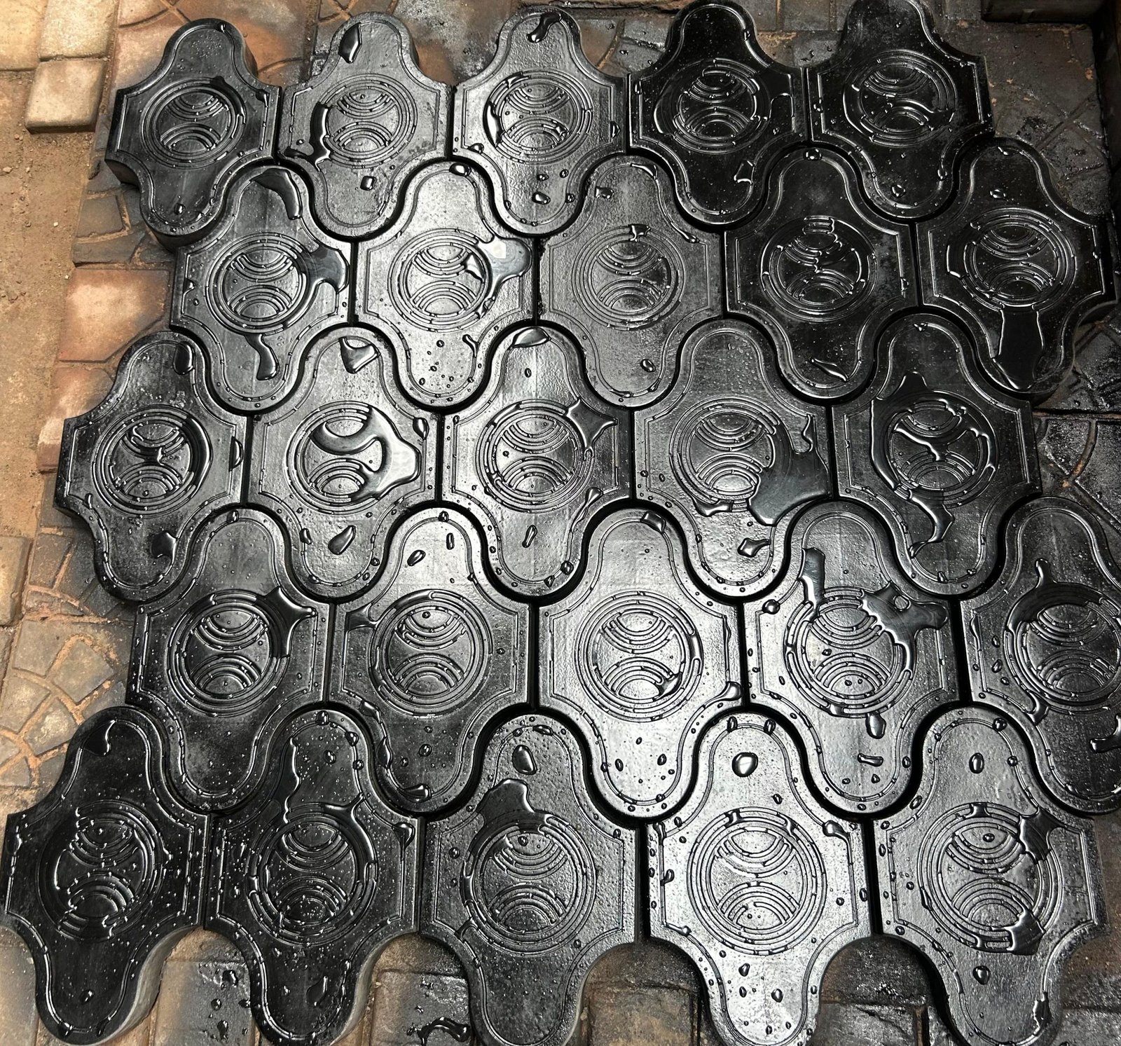 Twin Belly Smart Paver (300x200x50mm)-Black (25 Pcs/M2) SKU092 - iConic ...
